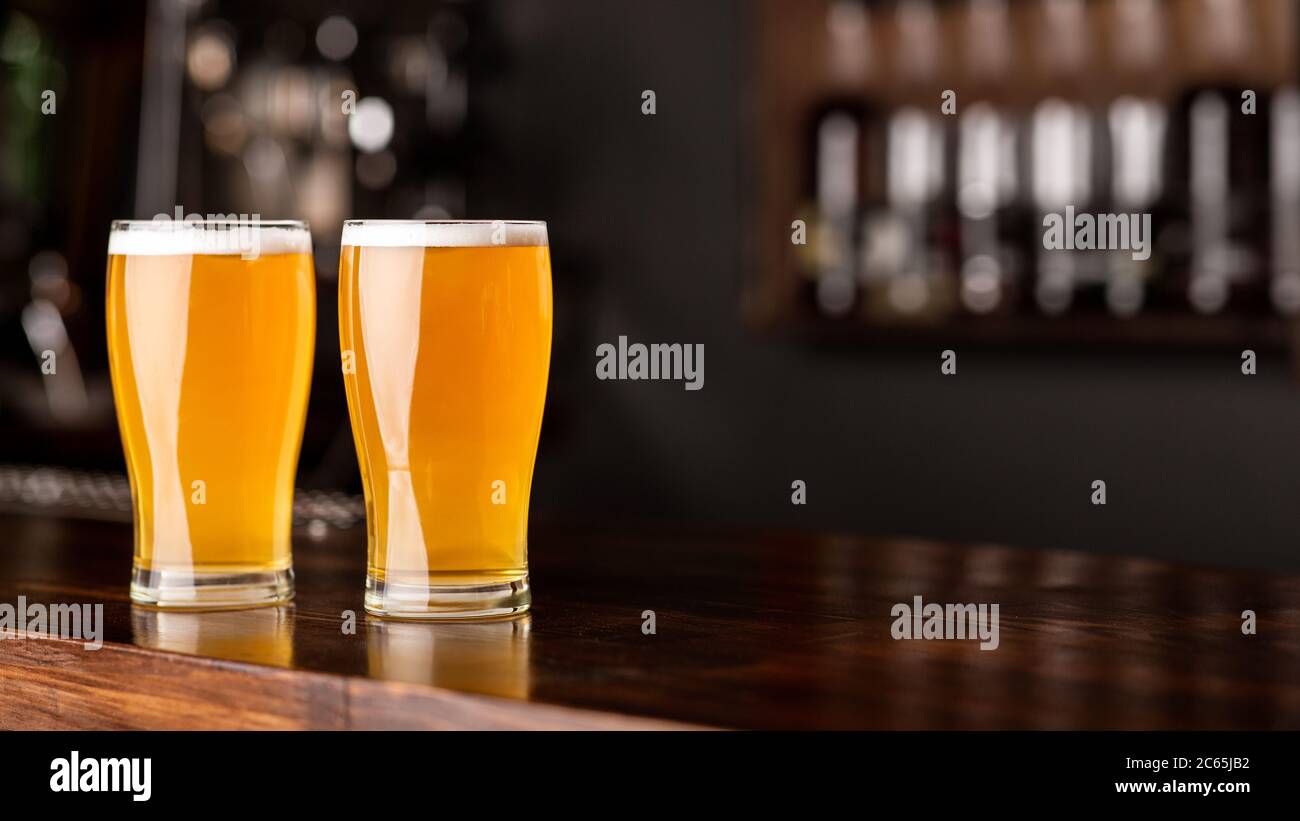 Beer bar counter hi-res stock photography and images - Alamy