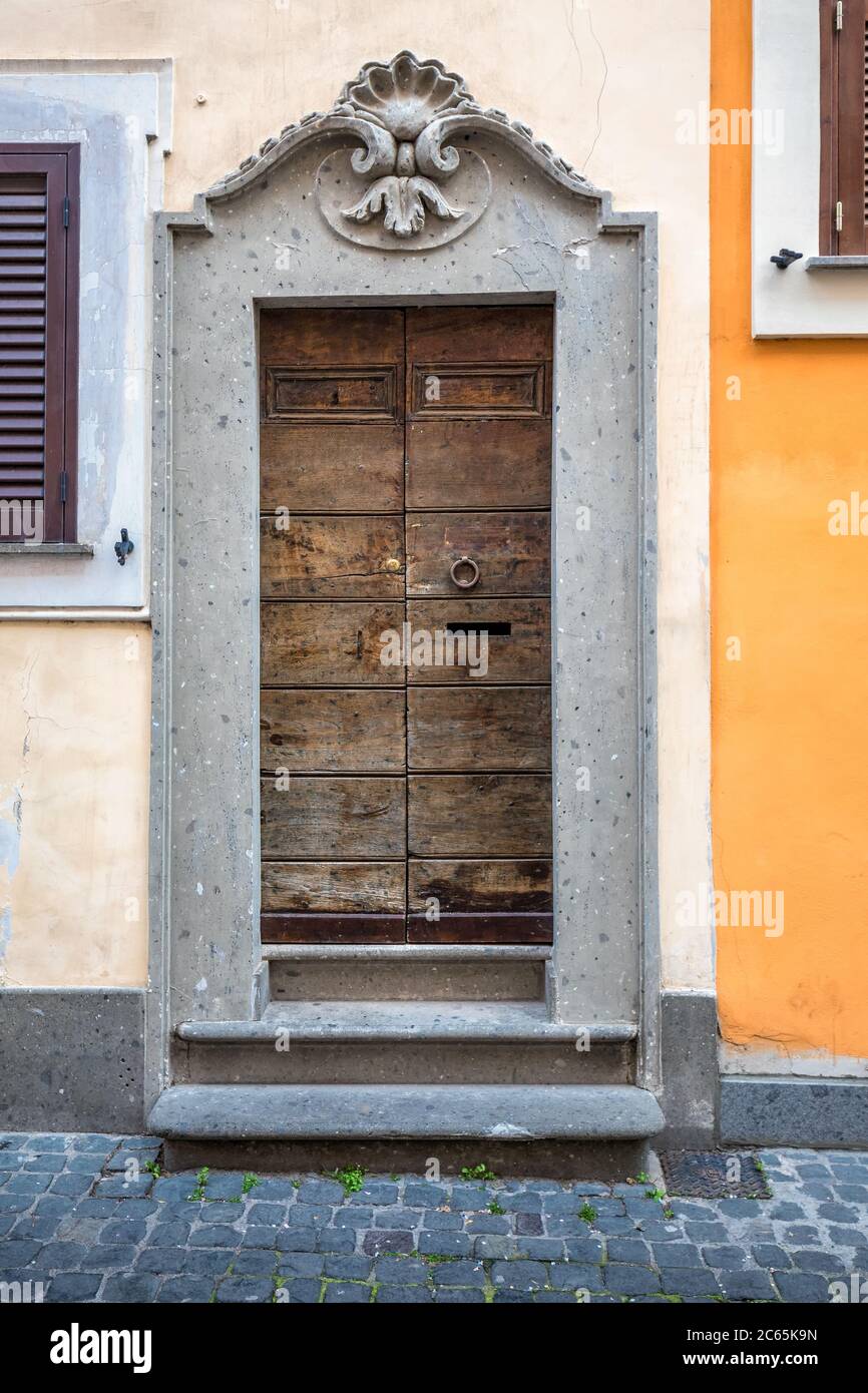 Antique classic old wood gate at Rome, Italy Stock Photo - Alamy