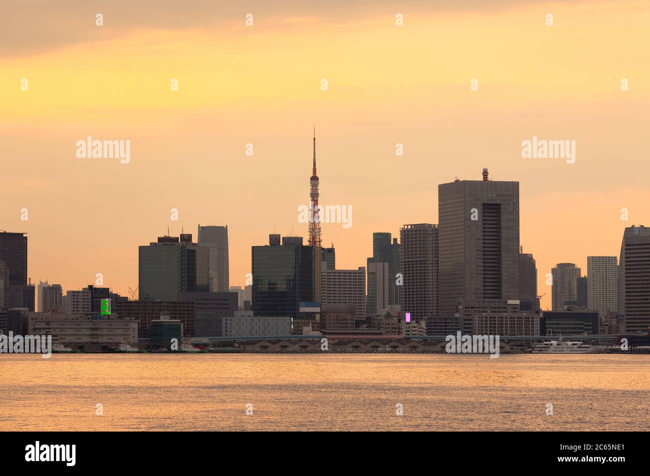 Japan skyline silhouette hi-res stock photography and images - Alamy