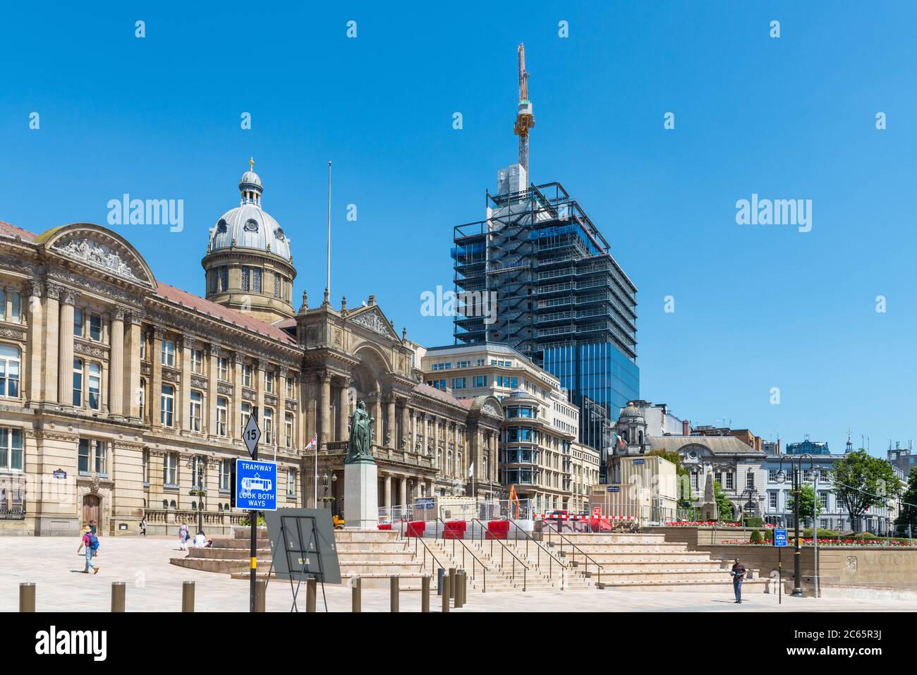 Birmingham Council House and statue of Queen Victoria in Victoria ...