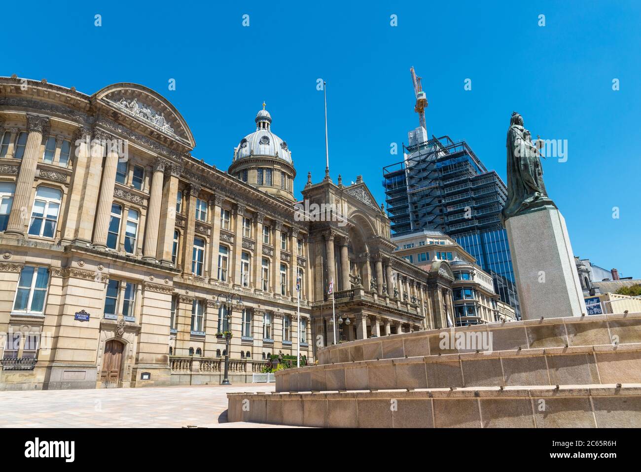 Birmingham Council House and statue of Queen Victoria in Victoria ...