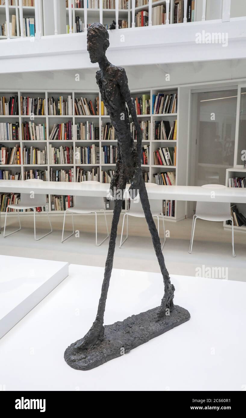 Walking man i giacometti hi-res stock photography and images - Alamy