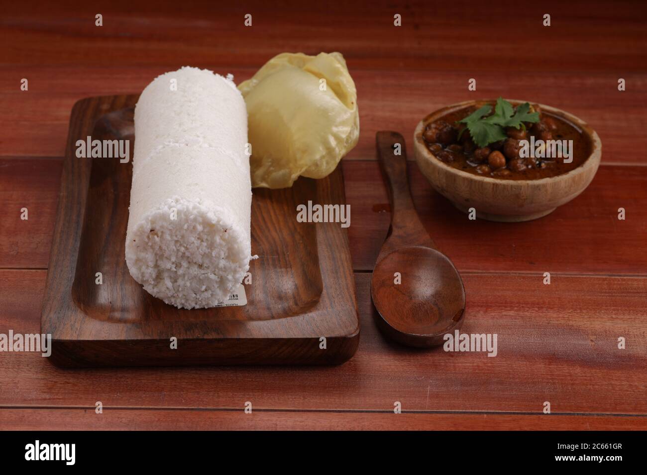 Puttu,Raw rice puttu,Arisi Maavu Puttu with chana or kadala curry ...