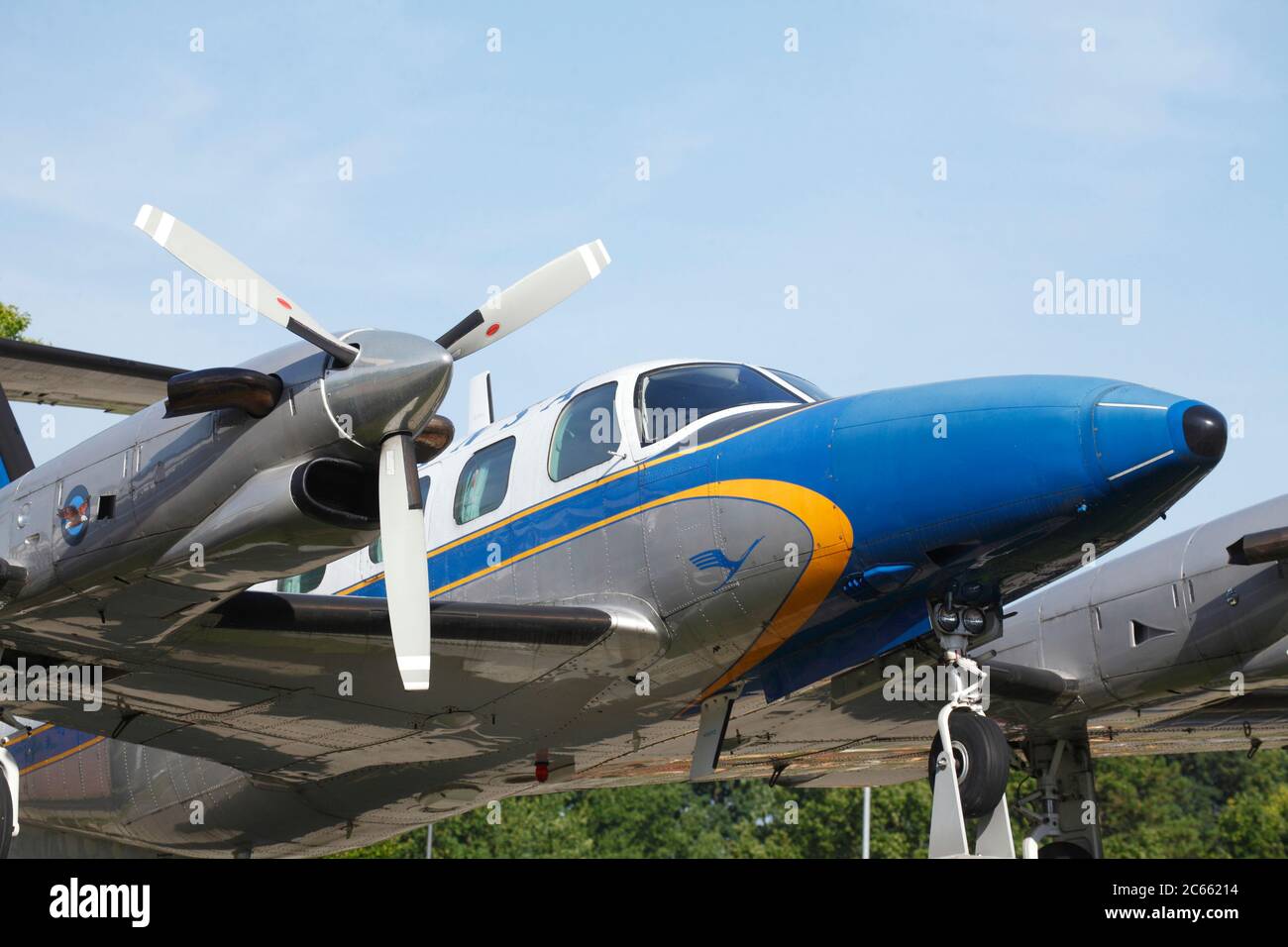 Old propeller aircraft hi-res stock photography and images - Alamy