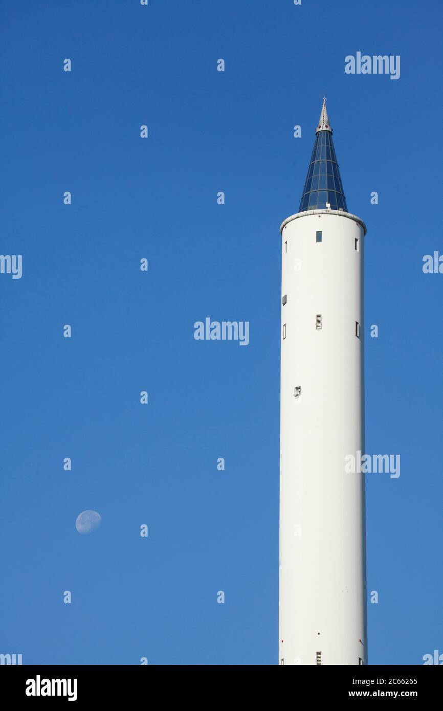 Microgravity drop tower hi-res stock photography and images - Alamy