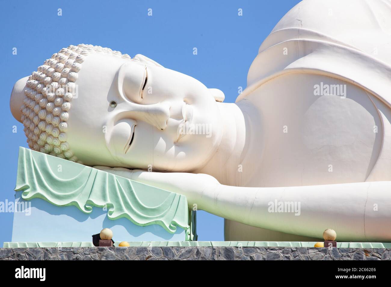 Gautam Buddha Statue Sleeping
