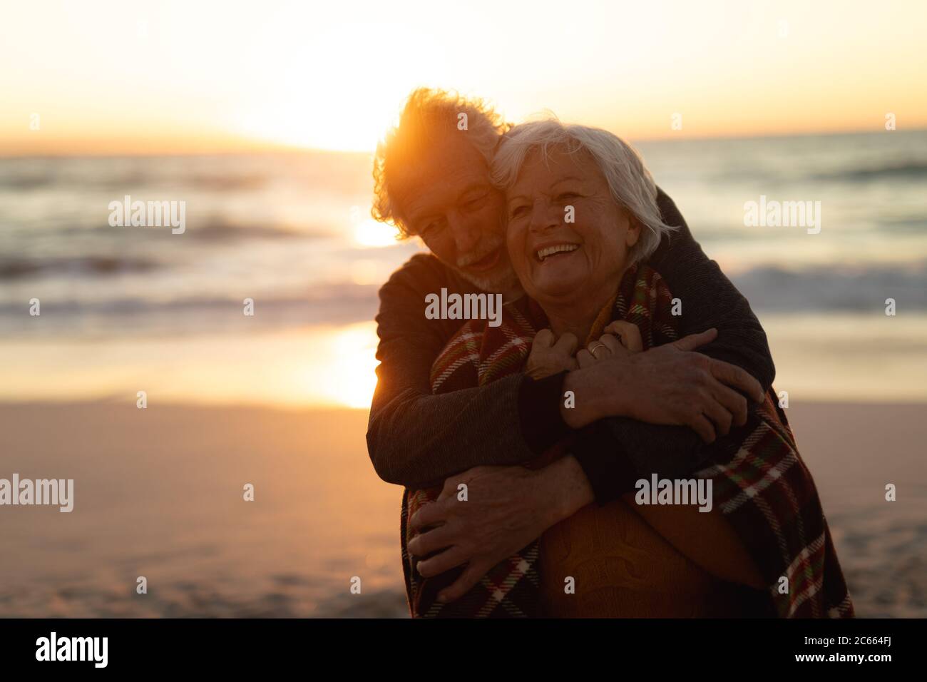 Old couple in love at the beach Stock Photo - Alamy