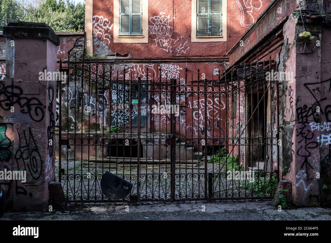 Graffiti wall in rome hi-res stock photography and images - Alamy