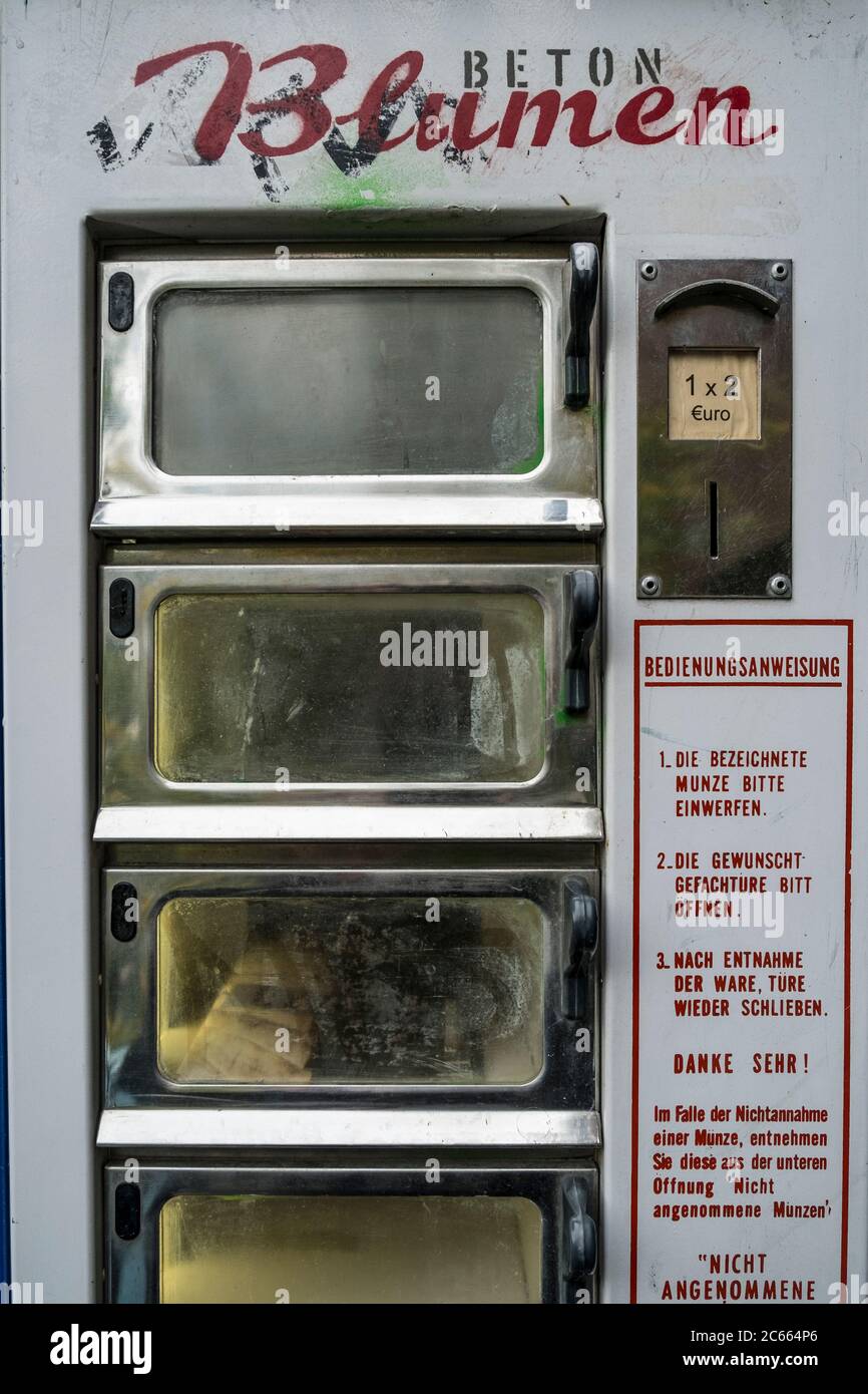 Automat hi-res stock photography and images - Alamy