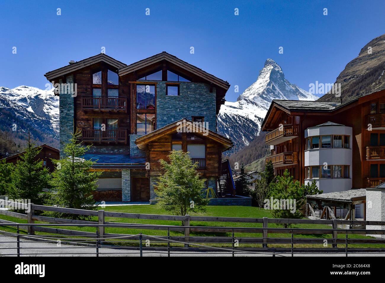 Matterhorn and houses in Zermatt, Switzerland Stock Photo - Alamy