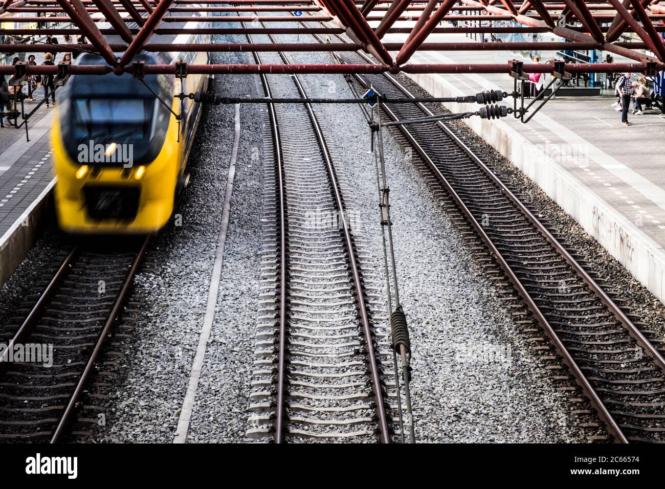 Express train at alkmaar station hi-res stock photography and images ...