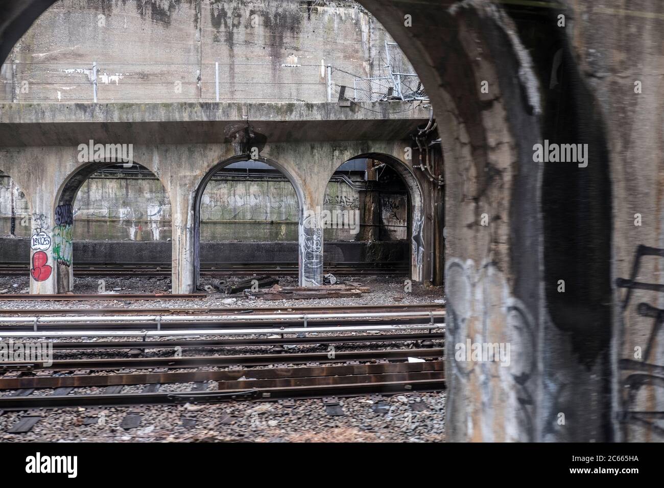 Subway tracks in new york hi-res stock photography and images - Alamy
