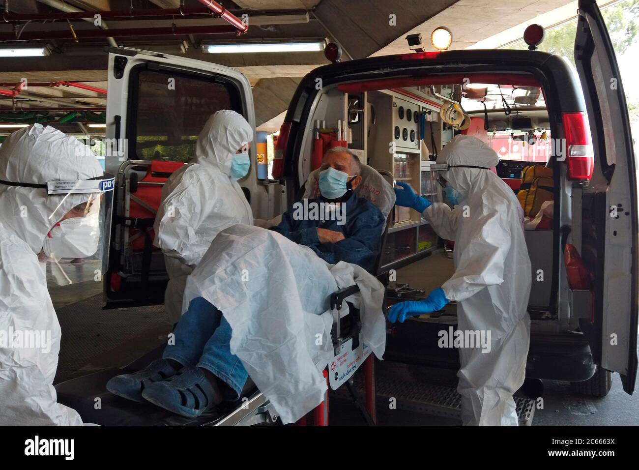Magen david adom ambulance hi-res stock photography and images - Alamy