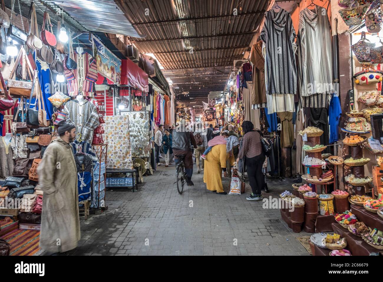 Narrow alley with shops in Souk in Marrakech, Morocco Stock Photo - Alamy