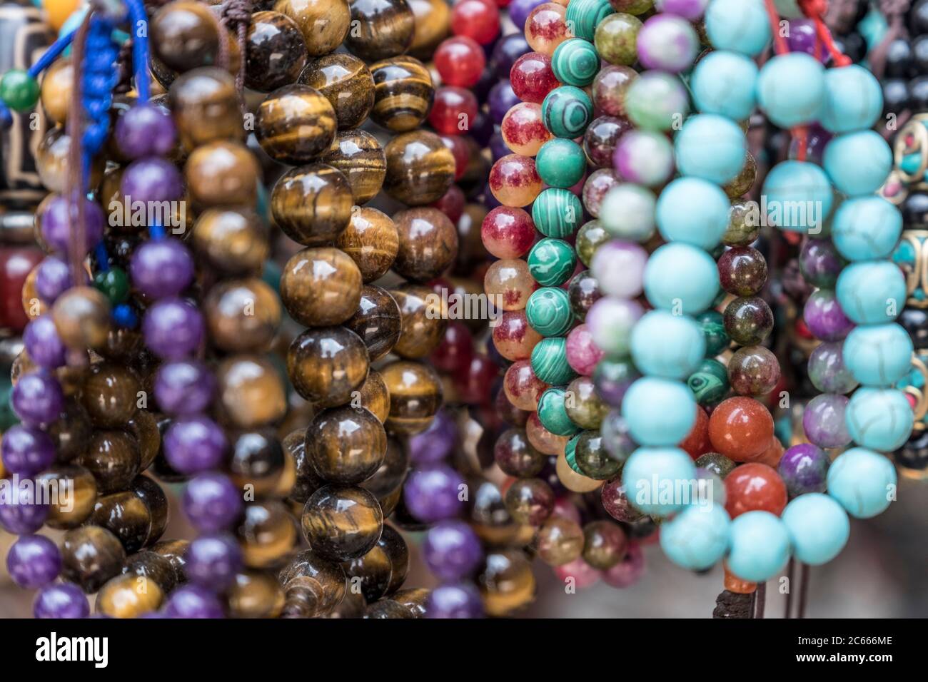 Shop near temple hi-res stock photography and images - Alamy