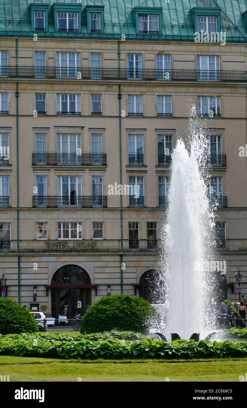 Hotel adlon kempinski hi-res stock photography and images - Alamy