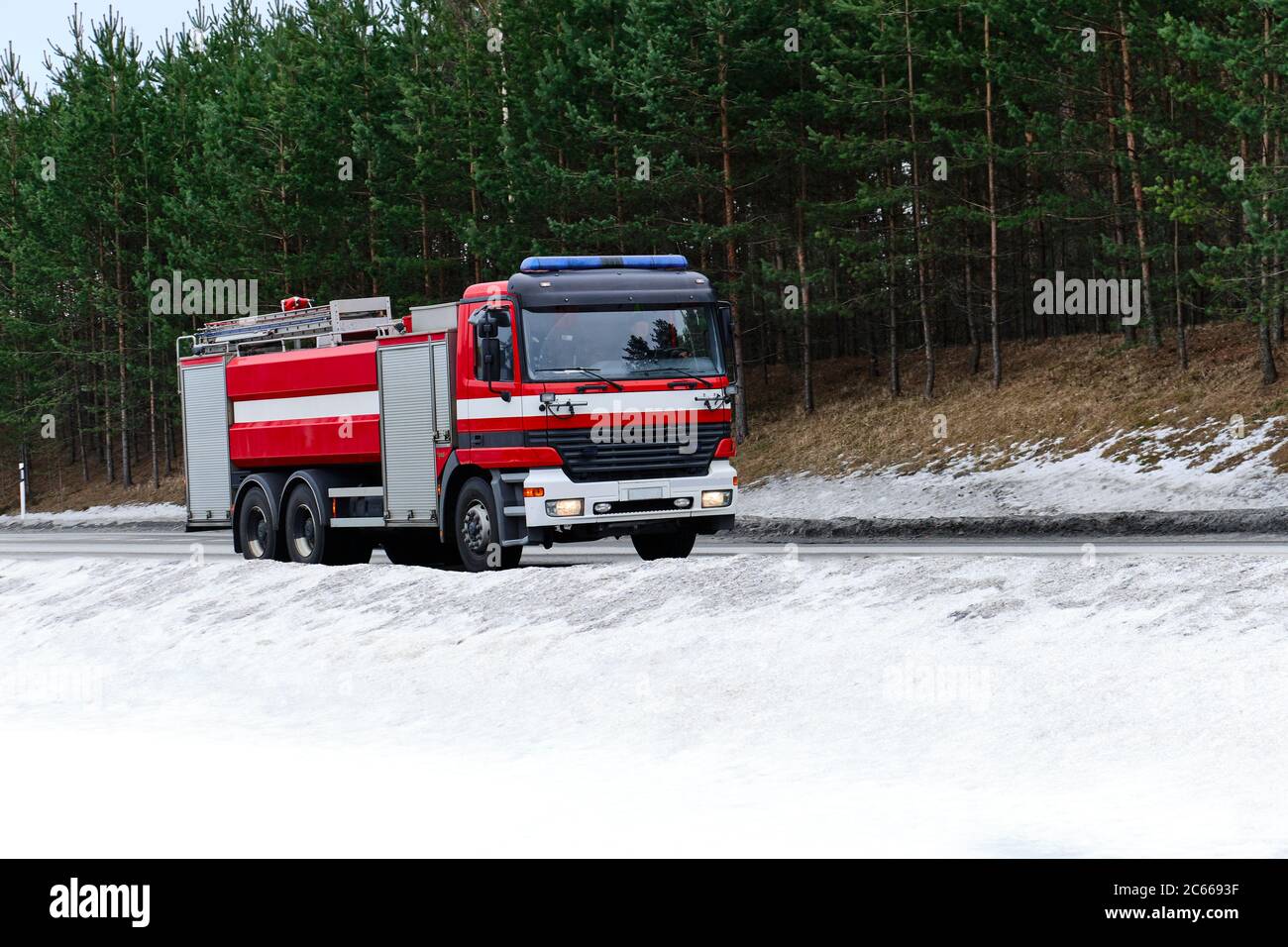 Moving fire engine hi-res stock photography and images - Alamy