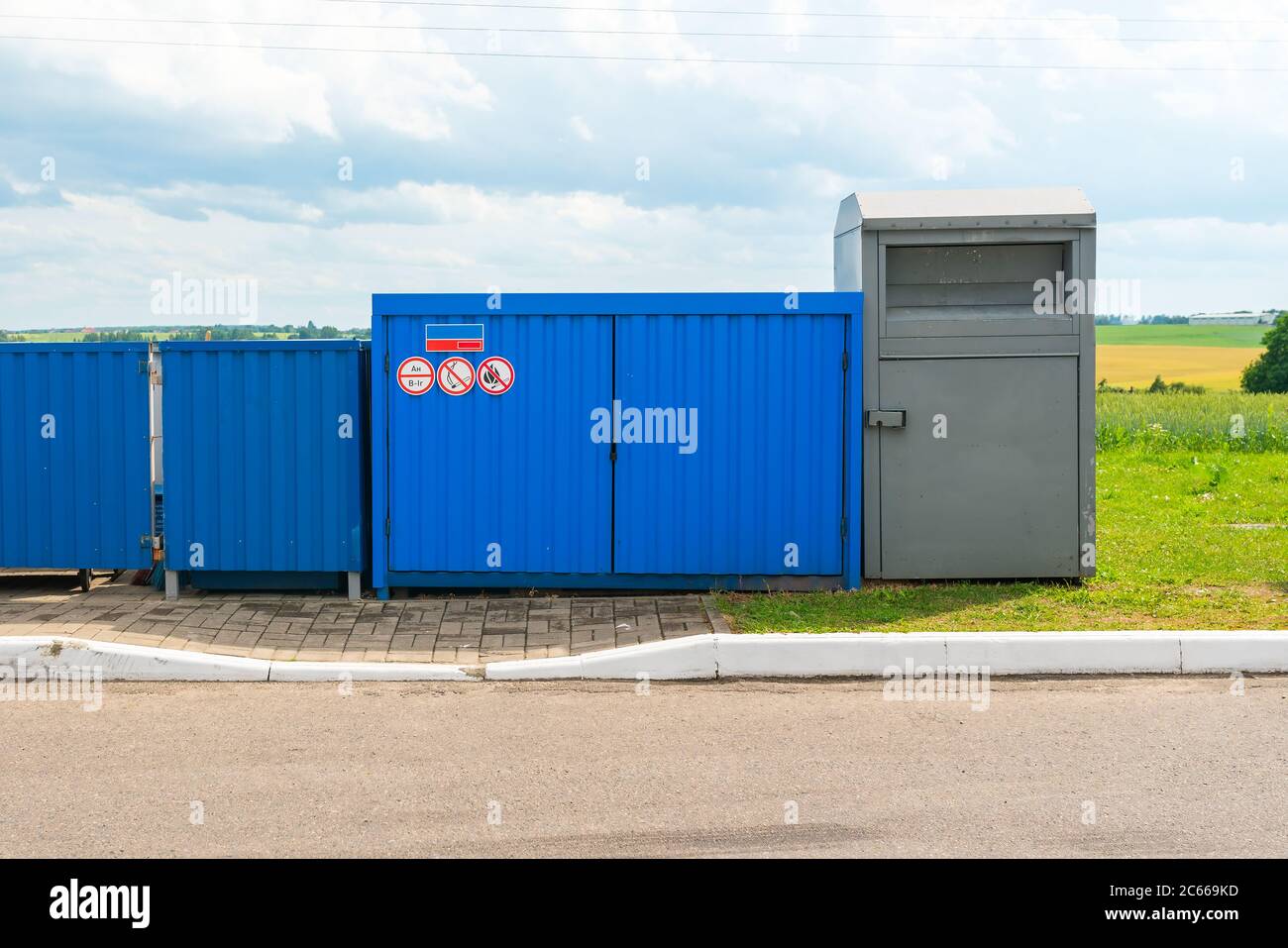 Dumpster fire hi-res stock photography and images - Alamy