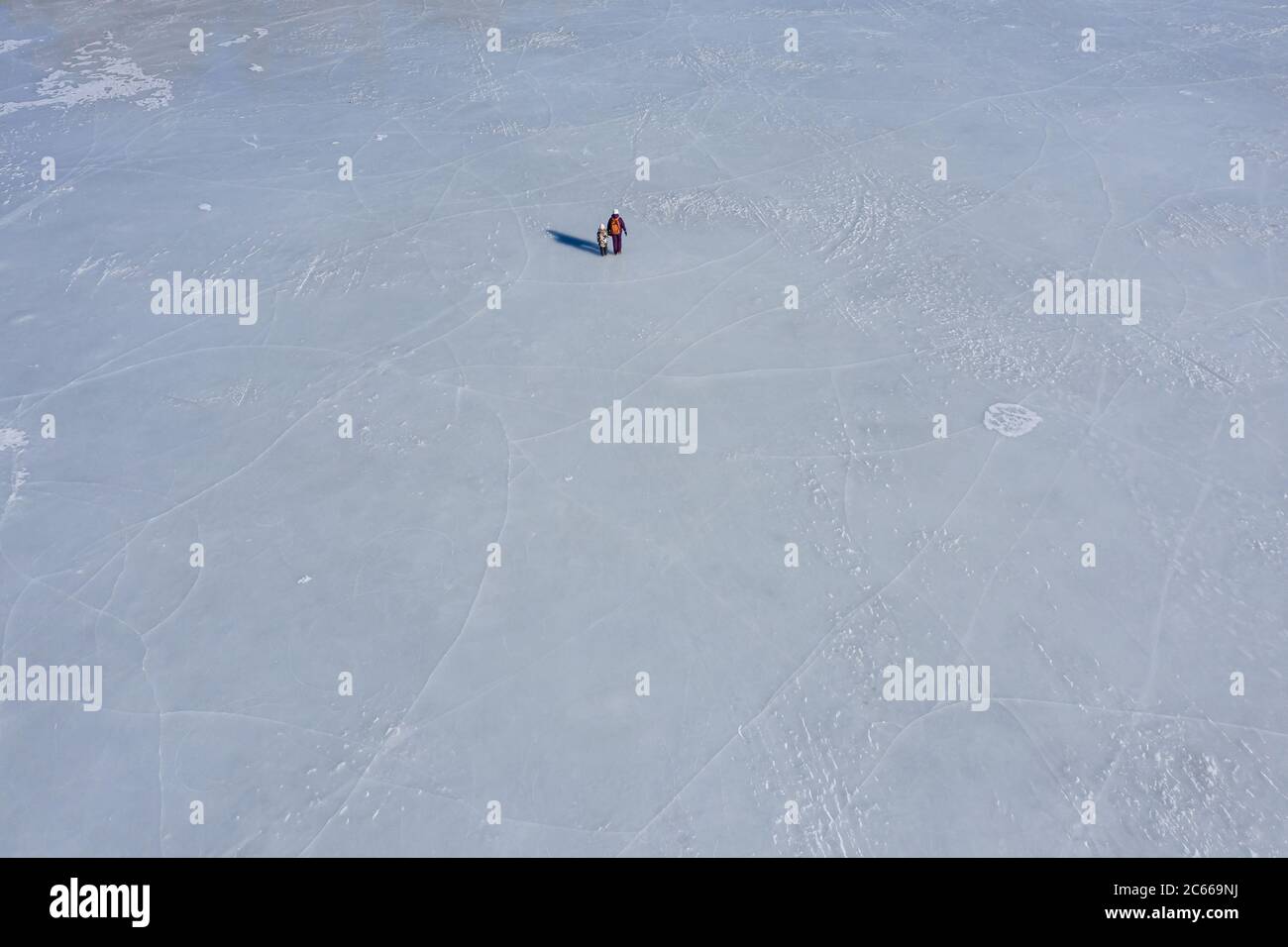 People on the ice hi-res stock photography and images - Alamy