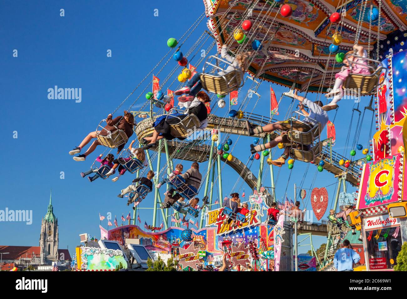 Chain carousel at the Munich Oktoberfest, Ludwigsvorstadt, Munich ...