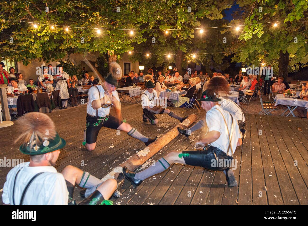 Schuhplattler hi-res stock photography and images - Alamy