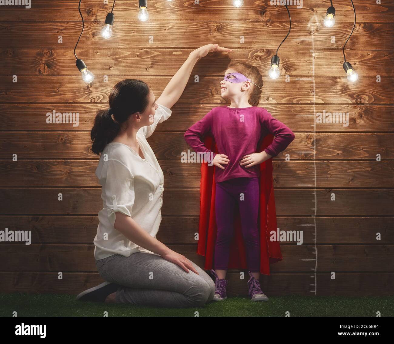 Tall daughter short mom hi-res stock photography and images - Alamy