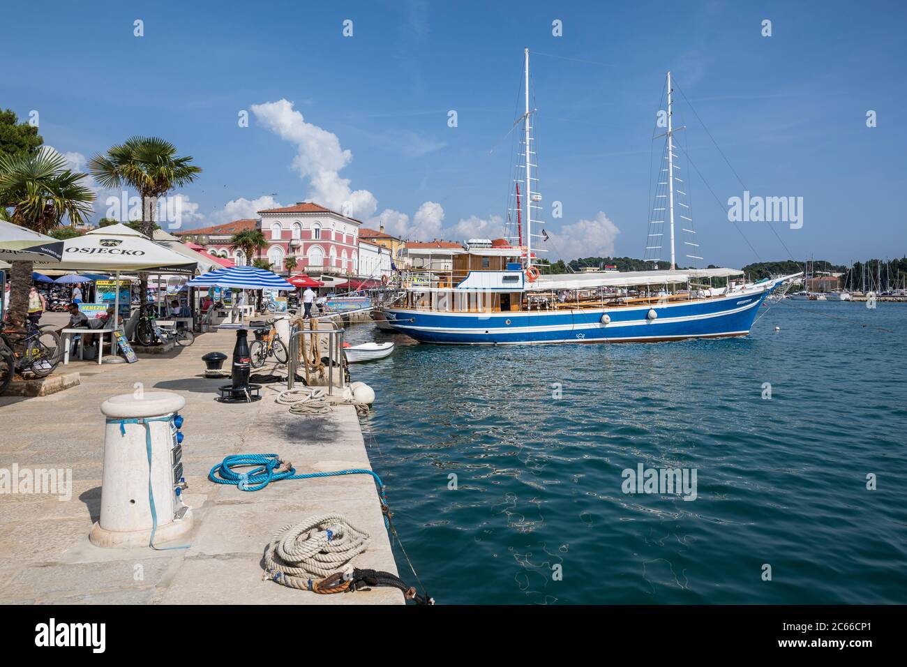 Promenade with excursion boat hi-res stock photography and images - Alamy