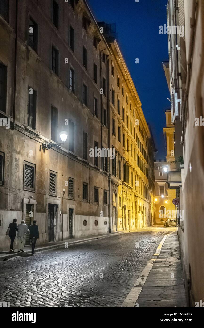 Narrow lane south hi-res stock photography and images - Alamy