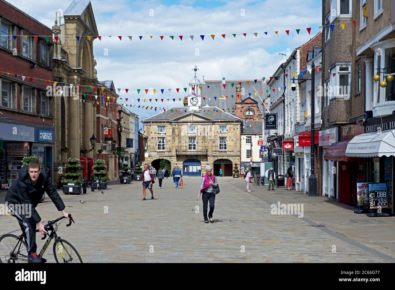 Town Hall and Market Place, Pontefract, West Yorkshire, England UK ...