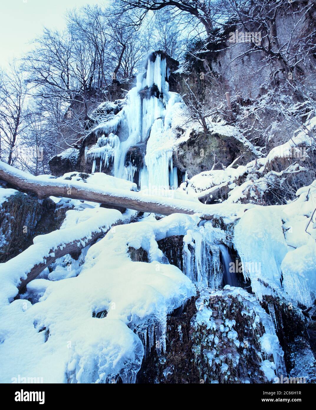Frozen waterfall from below hi-res stock photography and images - Alamy