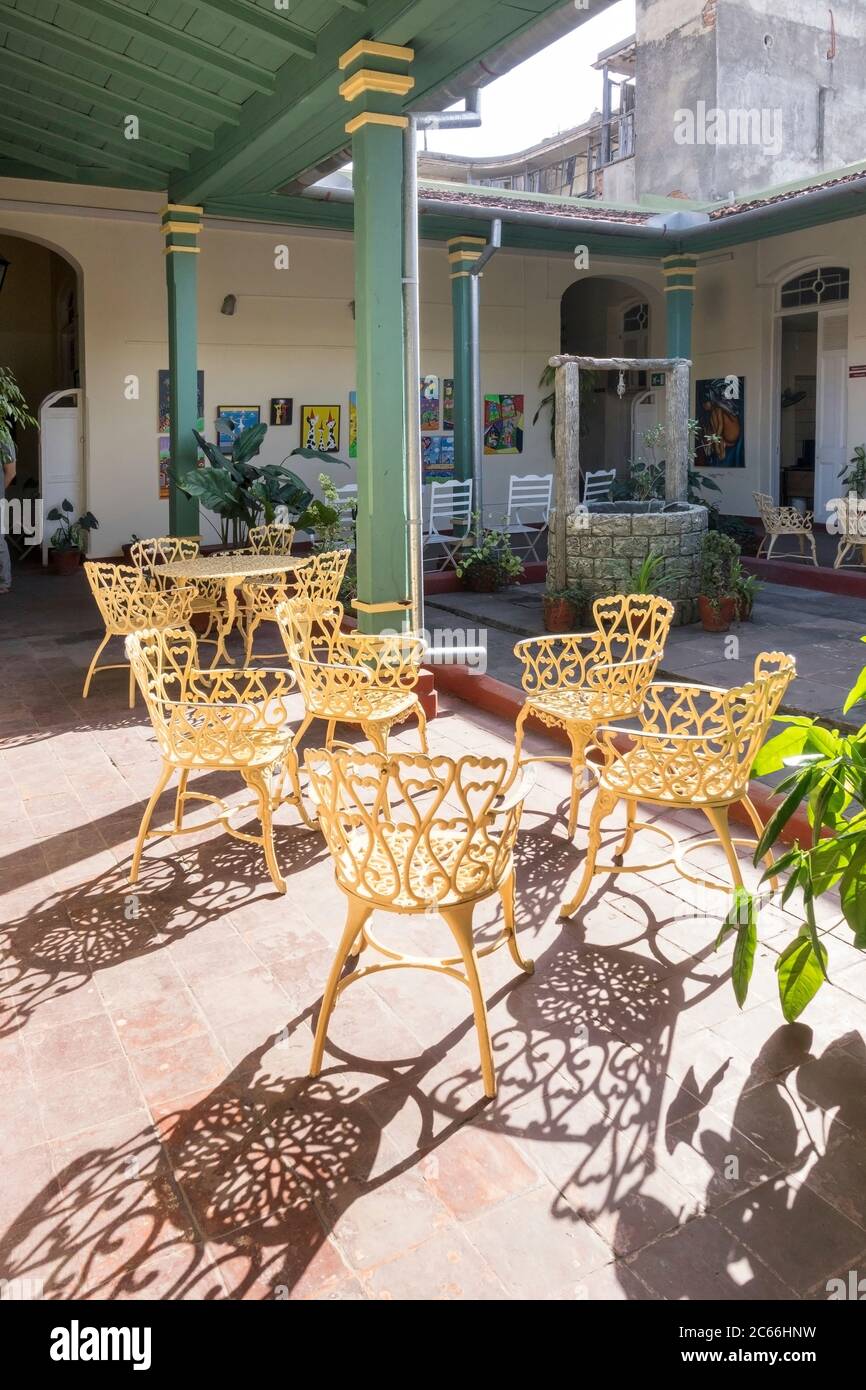 Cuba, Cienfuegos, atrium, courtyard with arcade Stock Photo - Alamy