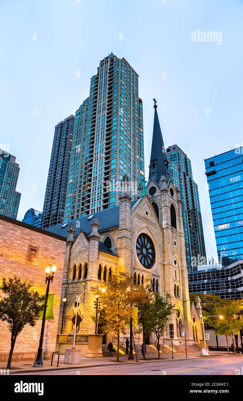 Chicago cathedral hi-res stock photography and images - Alamy
