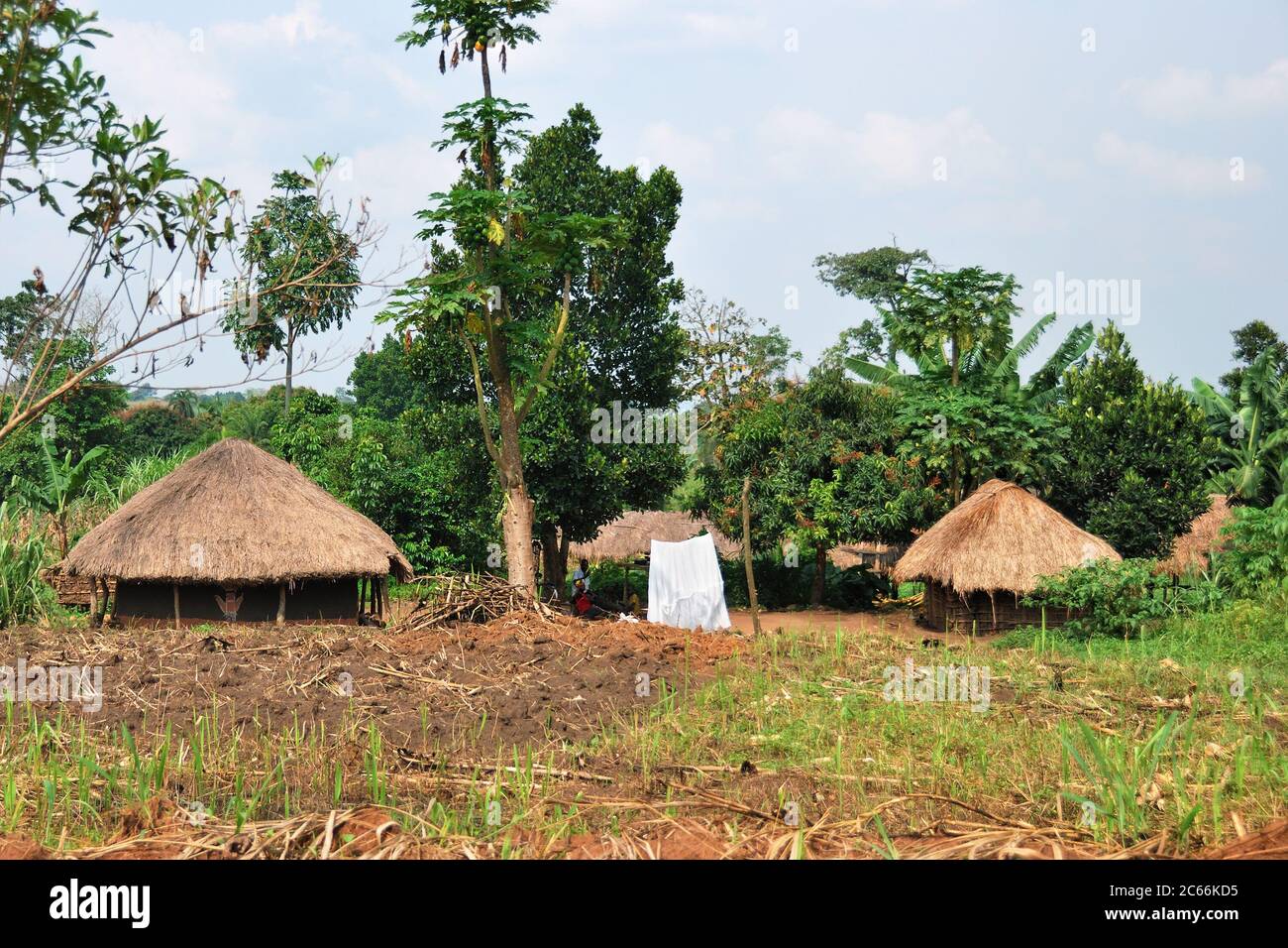 African Huts High Resolution Stock Photography and Images - Alamy