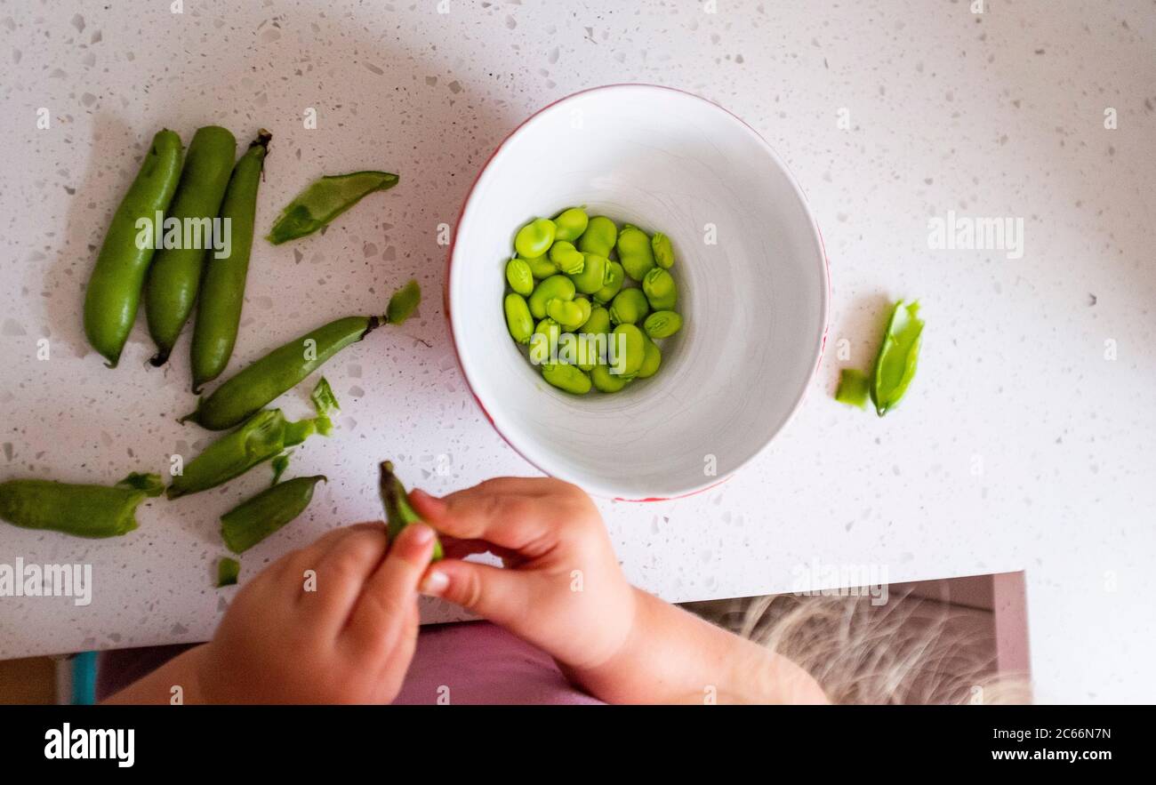 Child eating green vegetables hi-res stock photography and images - Alamy