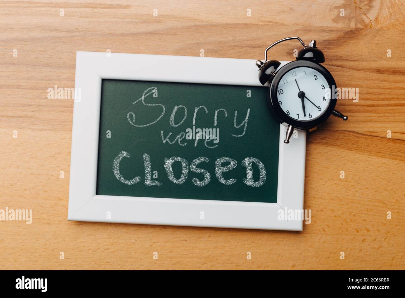 Sign "Sorry, we are closed" on a chalk board with English inscriptions ...