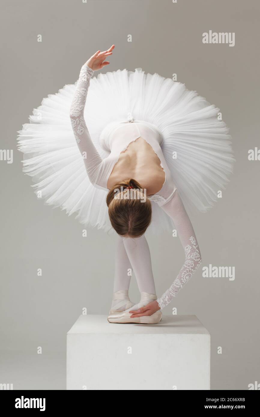 Actor bowing hi-res stock photography and images - Alamy