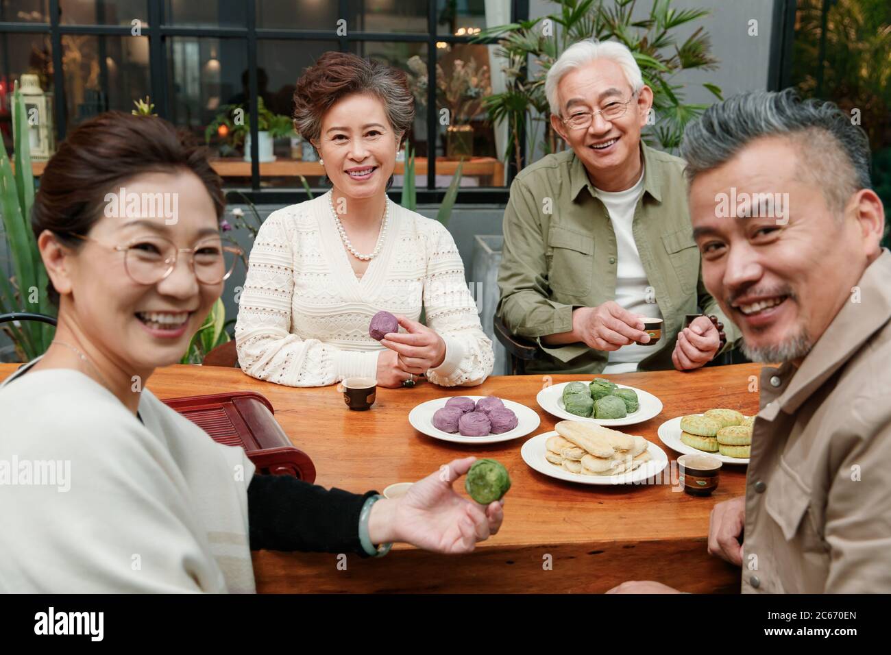 Chinese elderly dim sum hi-res stock photography and images - Alamy