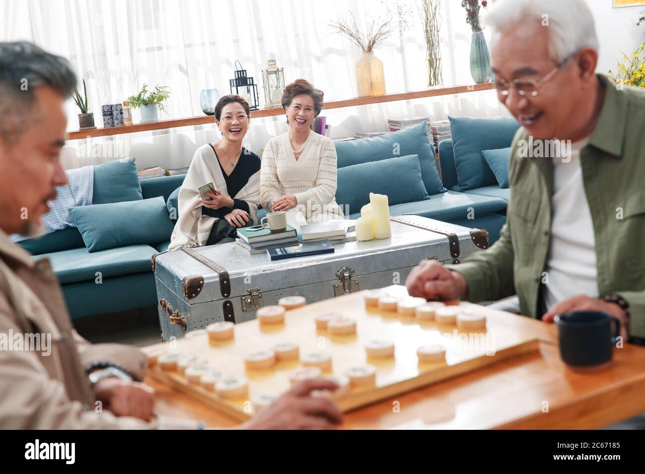 Chess party hi-res stock photography and images - Alamy