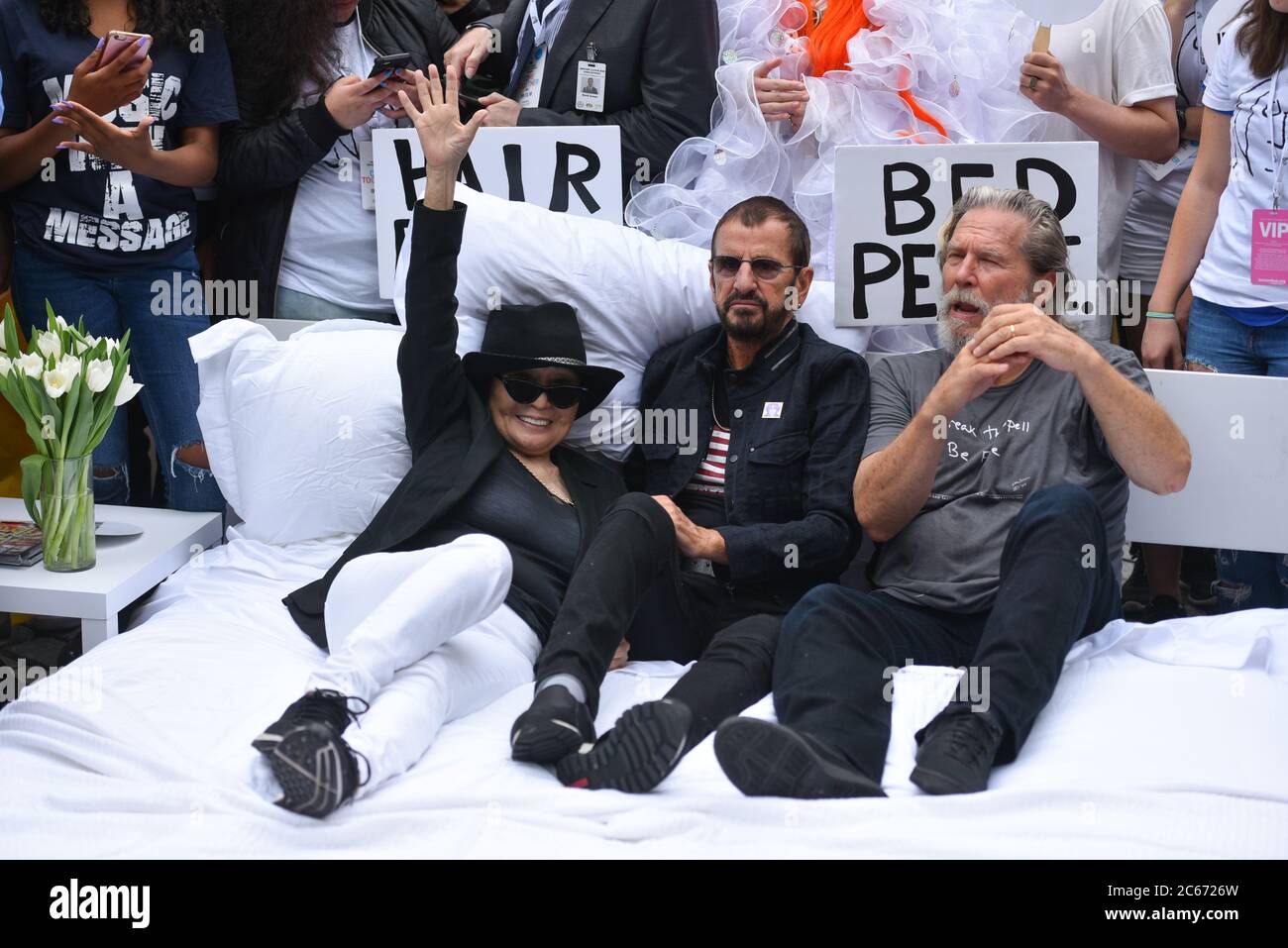 Yoko Ono, Ringo Star and Jeff Bridges participate in a "Bed In" in ...