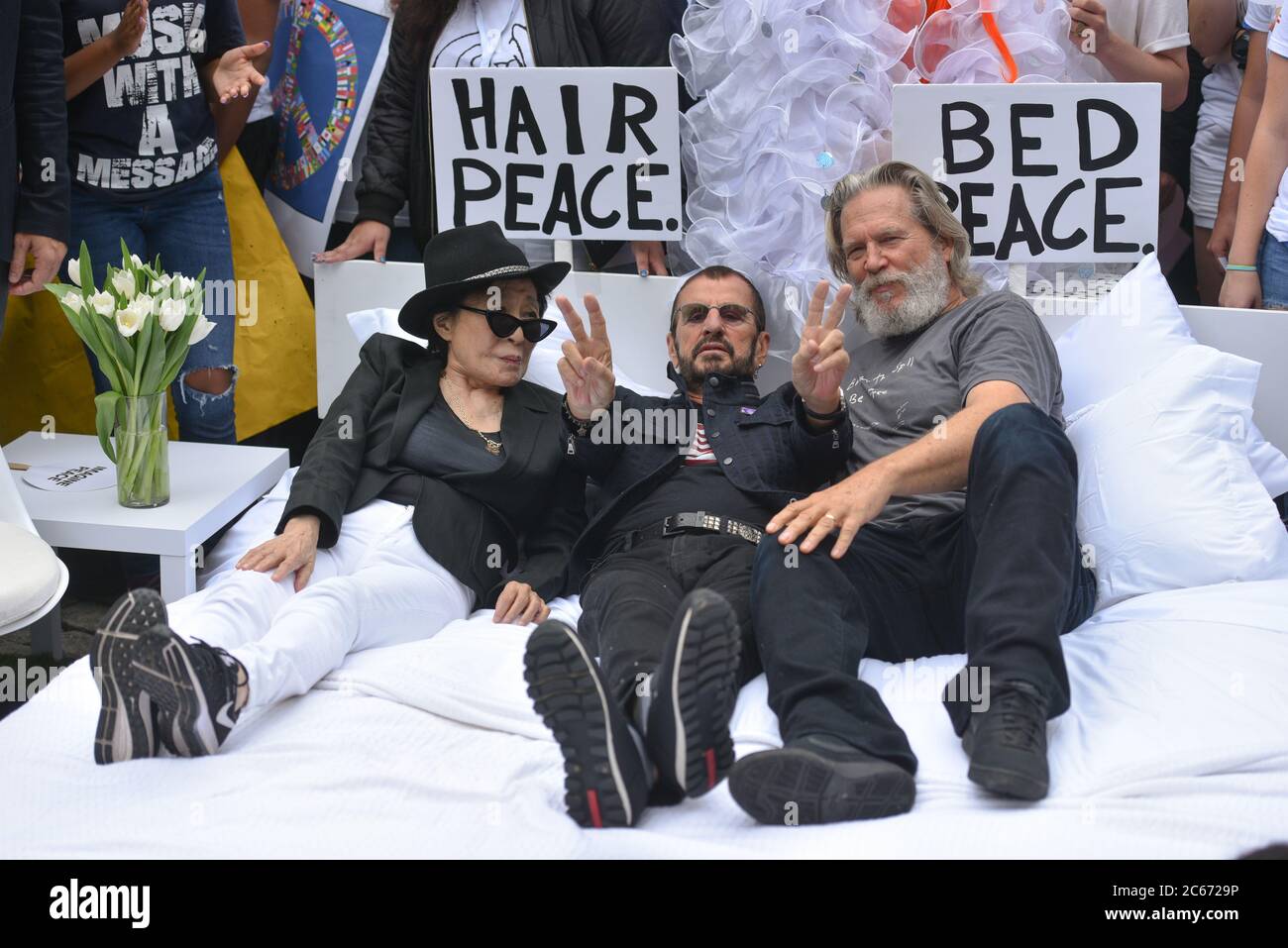 Yoko Ono, Ringo Star and Jeff Bridges participate in a "Bed In" in ...