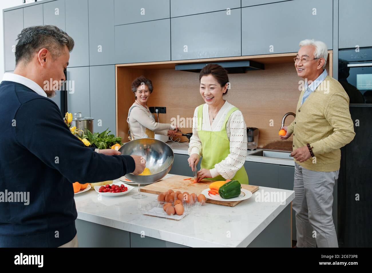 Indian senior couple cooking hi-res stock photography and images - Alamy