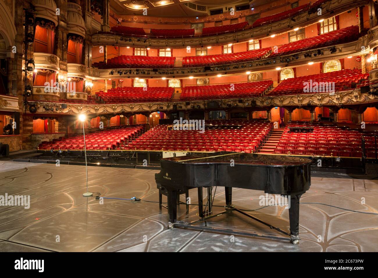 Uk arts theatre interior seats hi-res stock photography and images - Alamy