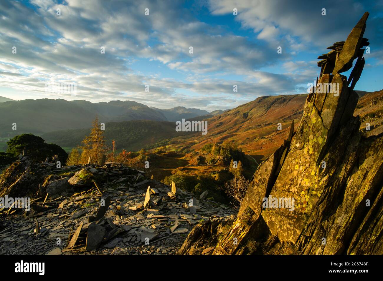 Slate formations and sculptures on Castle Crag on an autumn morning ...