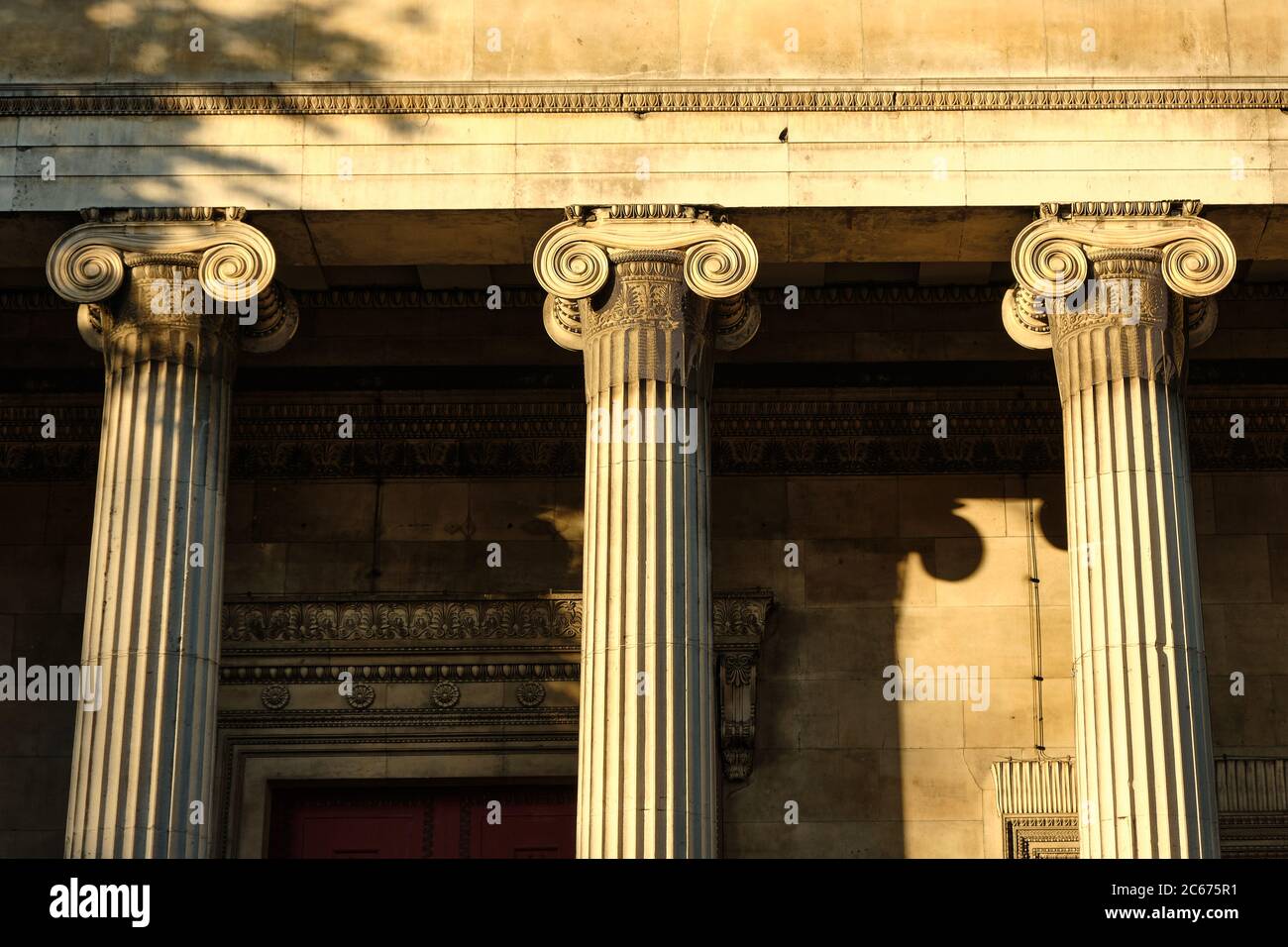 Ionic columns portico hi-res stock photography and images - Alamy
