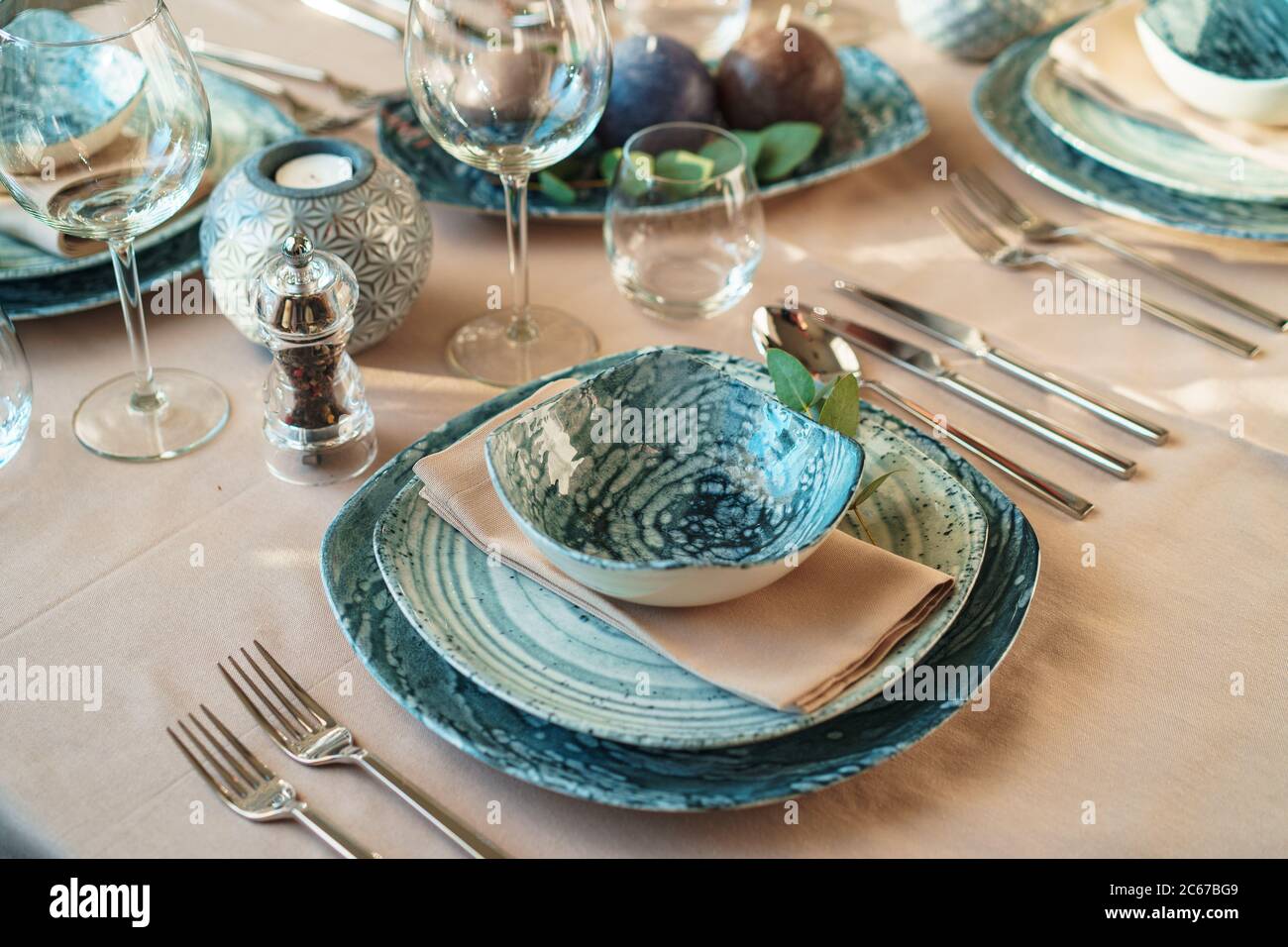 Luxury green table setting decorated with candles Stock Photo - Alamy