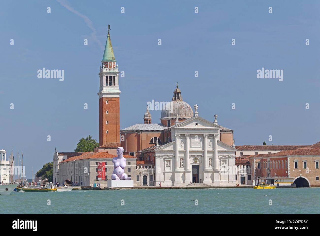 Old woman sculpture venice hi-res stock photography and images - Alamy