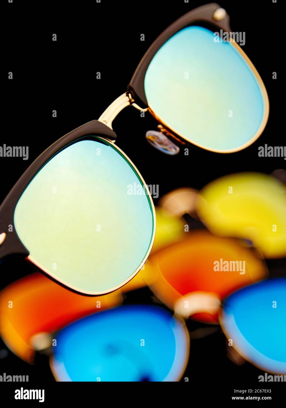Red and blue lenses hi-res stock photography and images - Alamy