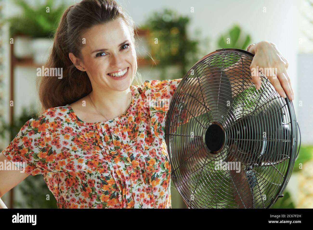 Hot sun fan hi-res stock photography and images - Alamy