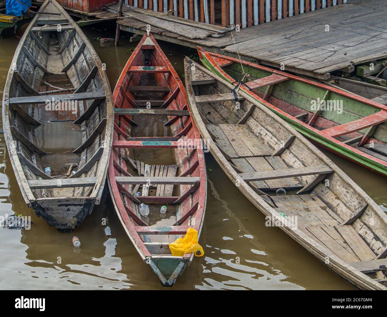 Traditional native american canoe hi-res stock photography and images ...