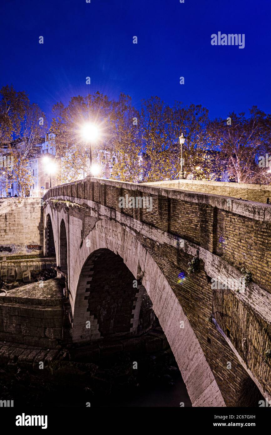 Fabricius Bridge (Ponte Fabricio), the oldest bridge in Rome ...